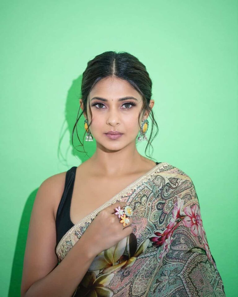 [70+] Jennifer Winget Images, Pics & Photos Download (HD)