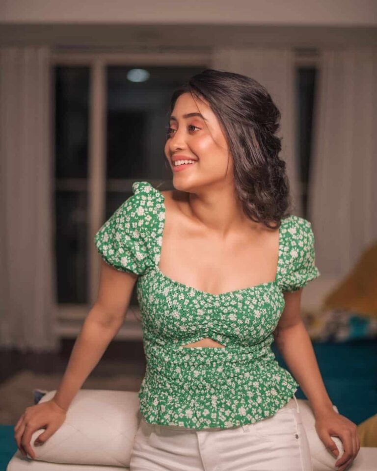 [80+] Shivangi Joshi Pic, Photos and Images Download (HD)