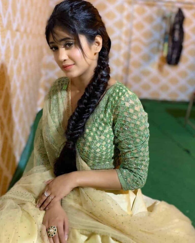 [80+] Shivangi Joshi Pic, Photos and Images Download (HD)