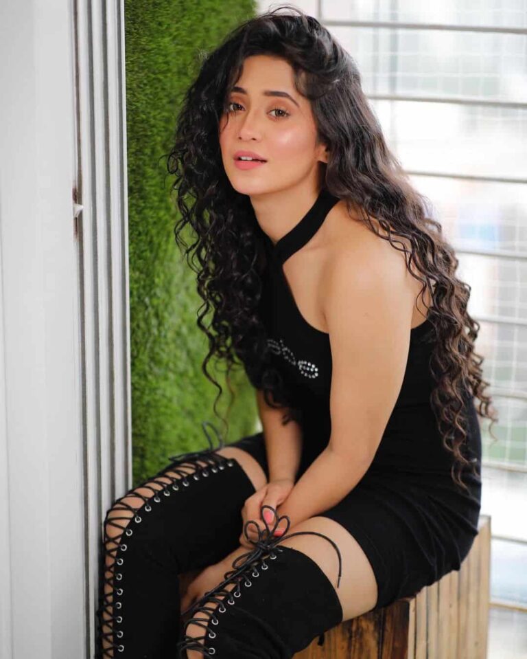 [80+] Shivangi Joshi Pic, Photos and Images Download (HD)