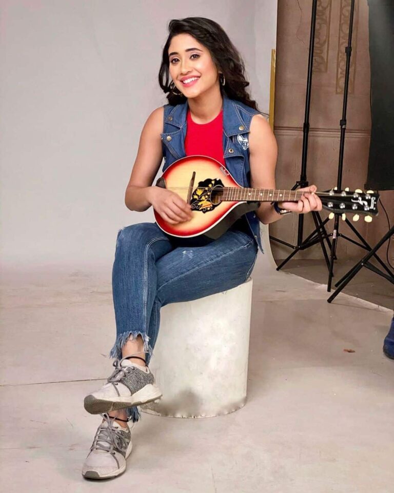 [80+] Shivangi Joshi Pic, Photos and Images Download (HD)