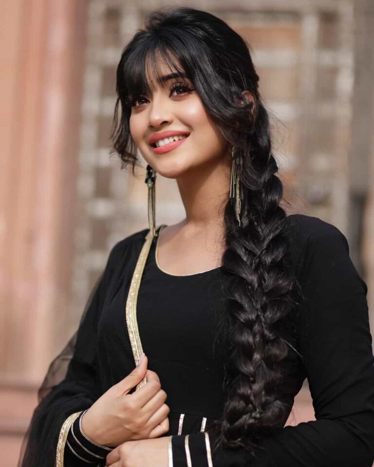 [80+] Shivangi Joshi Pic, Photos and Images Download (HD)