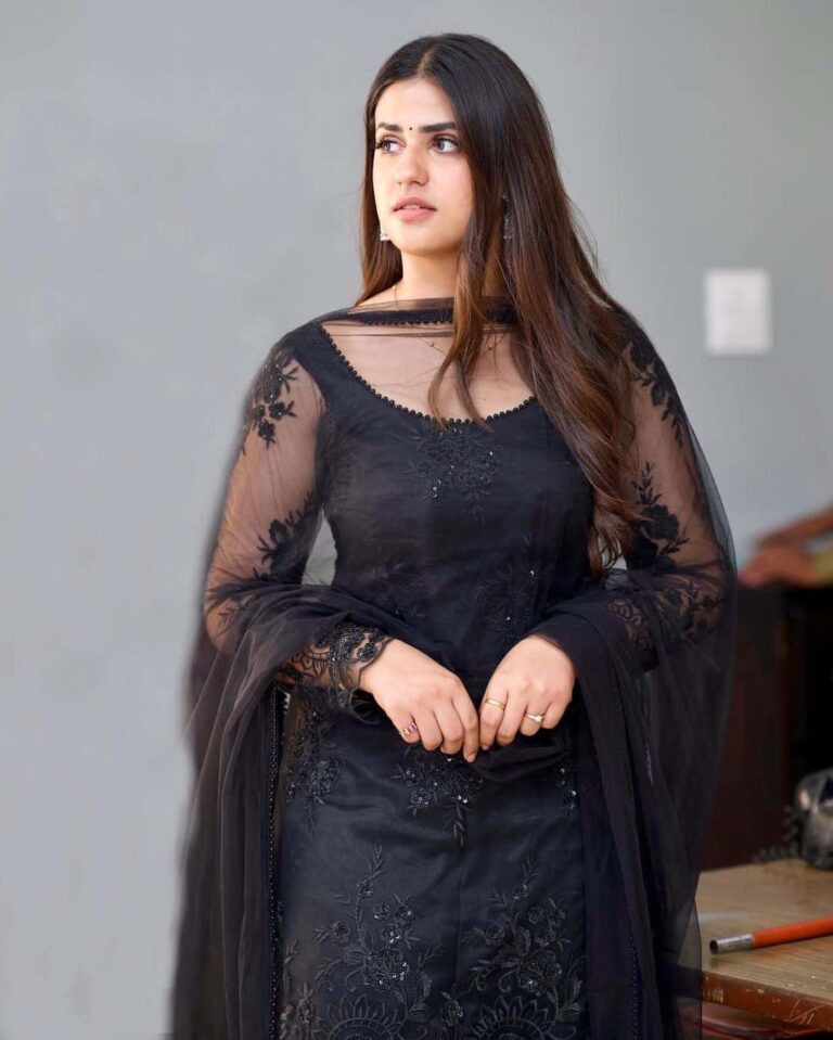 [60+] Pranjal Dahiya Photo, Images, Pics & Wallpaper (HD)