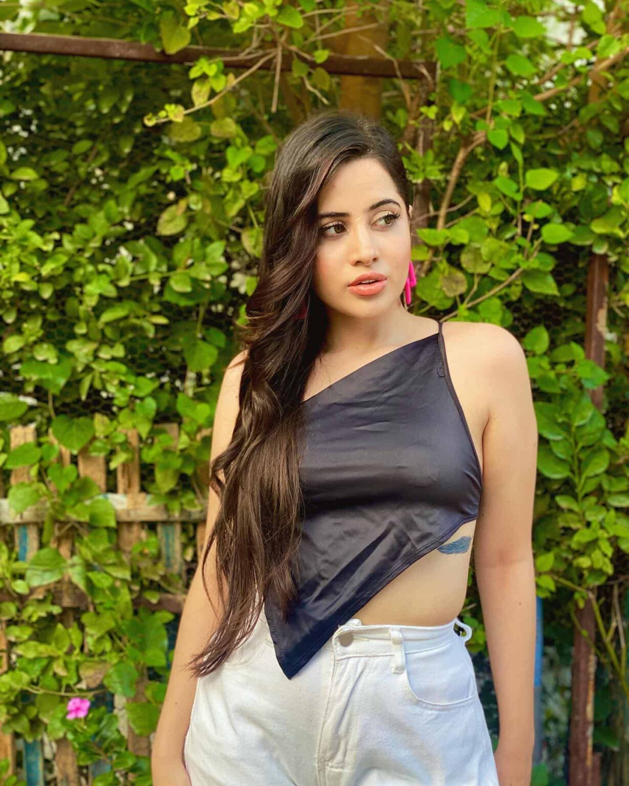 [100+] Urfi Javed Pic, Photos, Images & Wallpaper (HD)