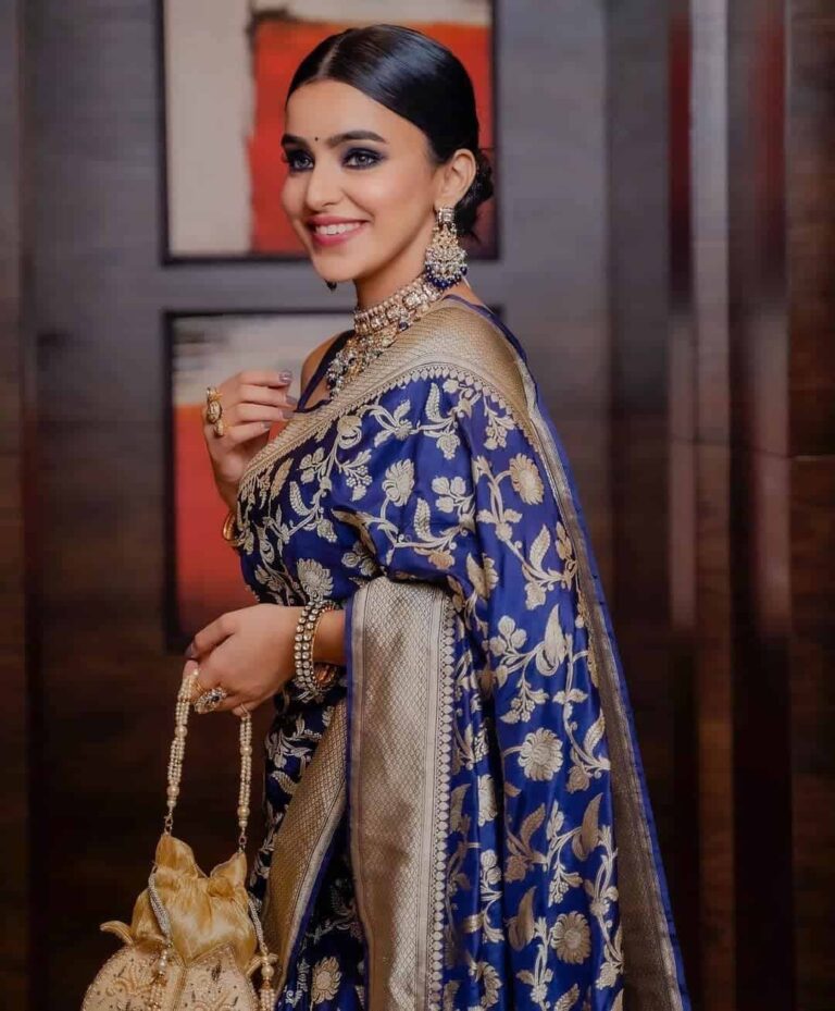 [70+] Saree Photo Pose, Images, Pics & Wallpaper (HD)