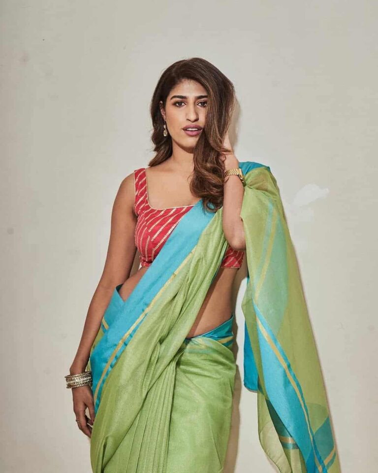 [70+] Saree Photo Pose, Images, Pics & Wallpaper (HD)